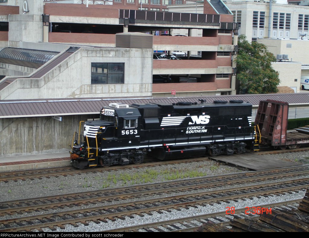 NS 5653 looking clean as it heads WB with a Local